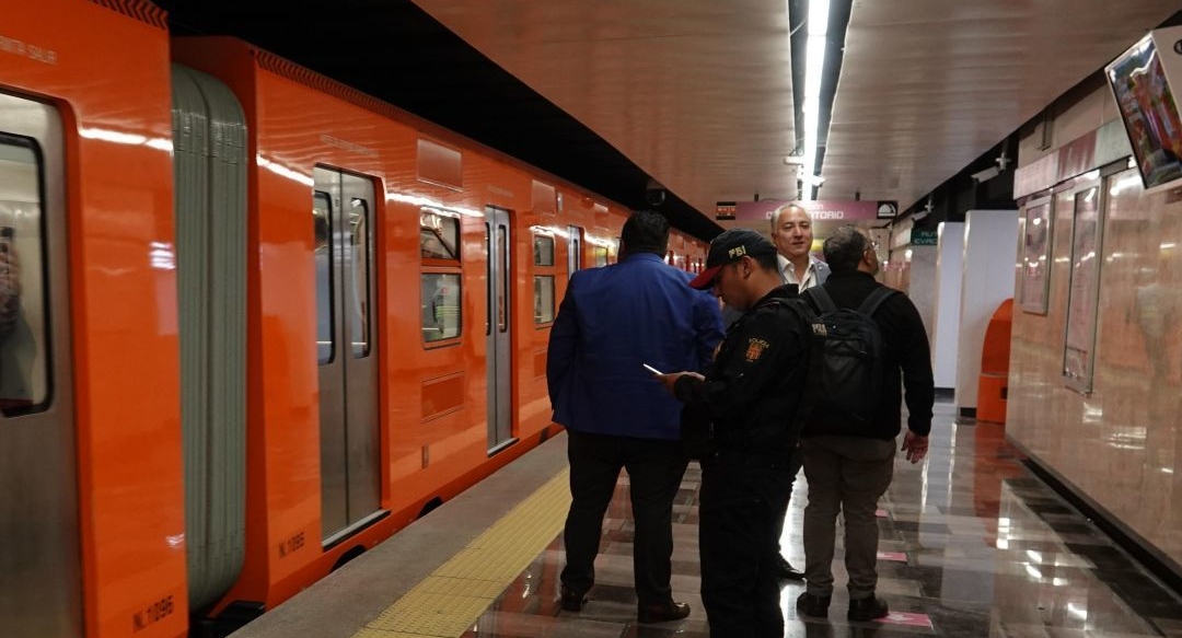 Metro CDMX investigará a "Lady Metro" taquillera que insultó a usuaria ...