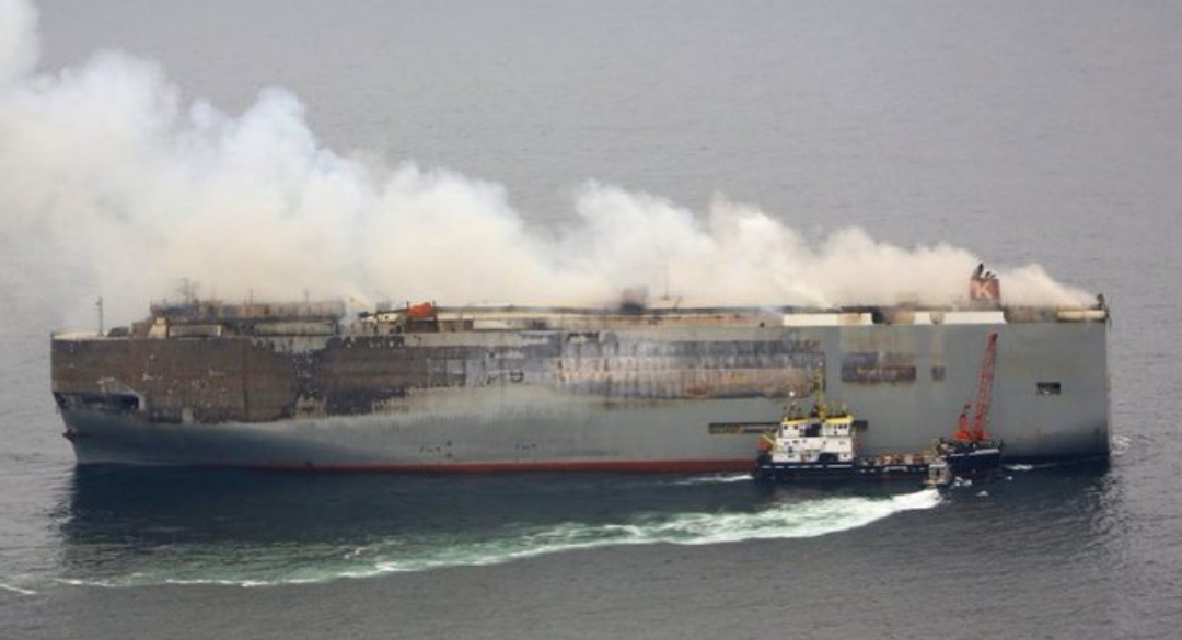 Incendio en altamar: Arde el Morning Midas, barco que transportaba ...