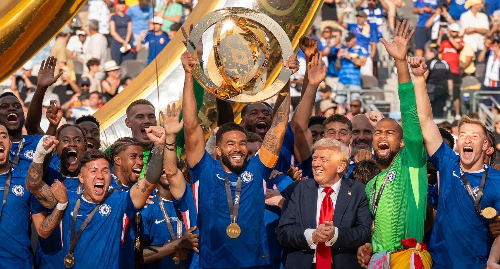 Trump entrega el trofeo al Chelsea tras su victoria en el Mundial de ...