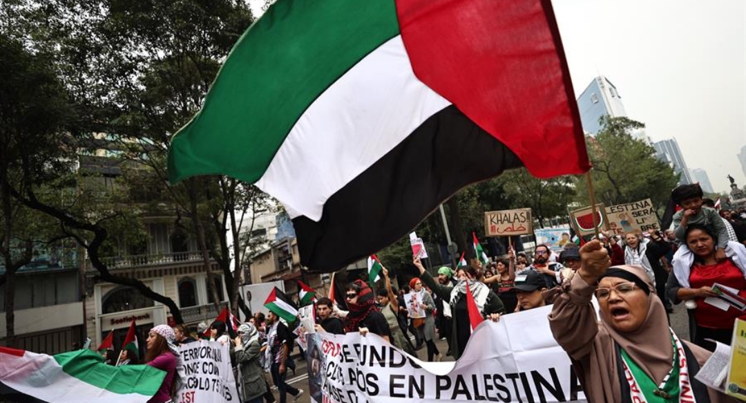 Manifestantes exigen a Sheinbaum romper lazos con Israel | Guillermo ...
