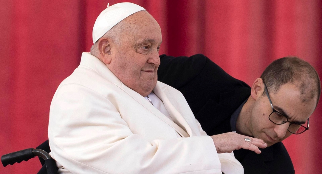 Papa Francisco presenta insuficiencia renal leve y continúa en estado crítico, revela el ...
