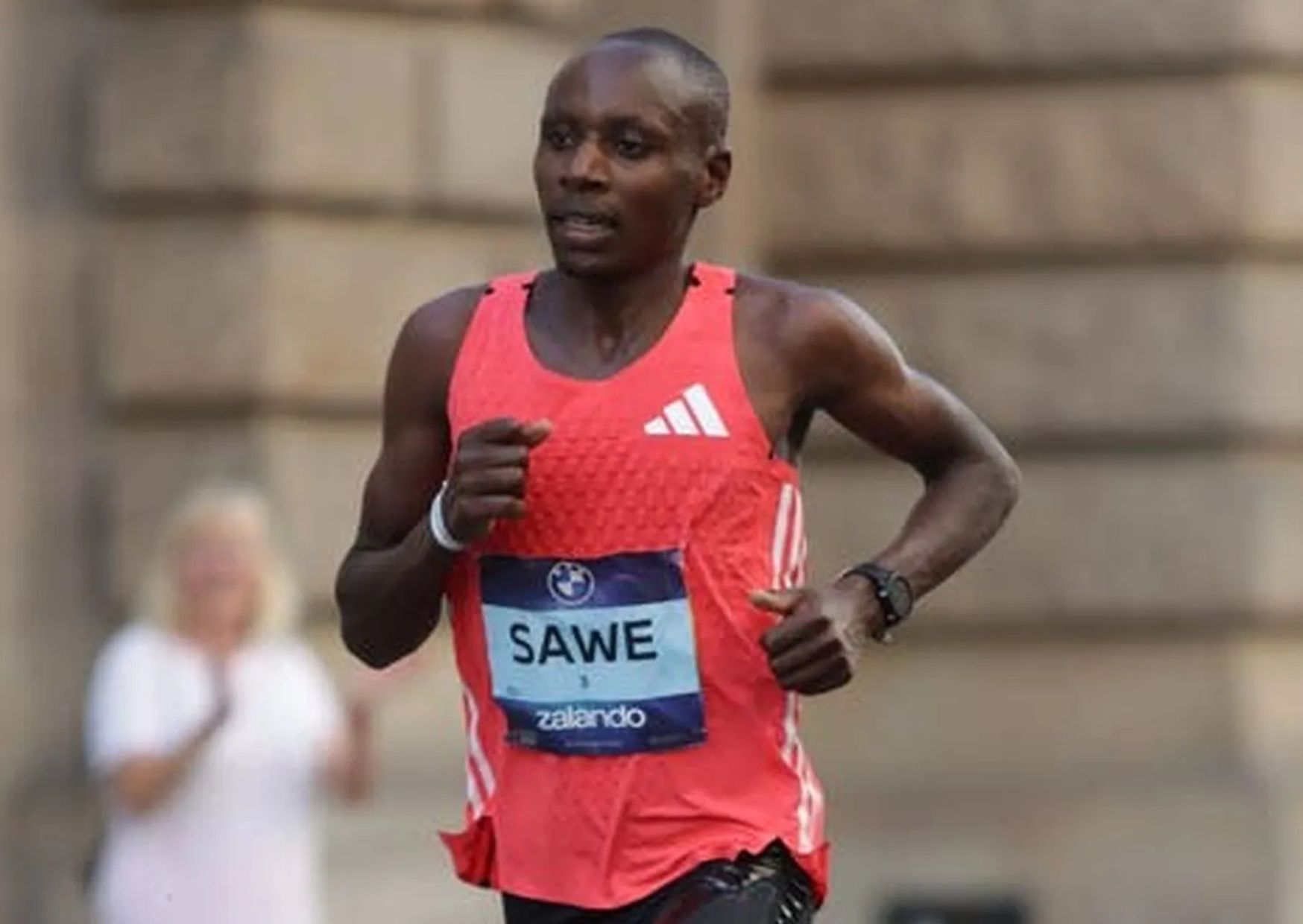 Quién es Sebastian Sawe, el hombre que hizo historia al correr una ...