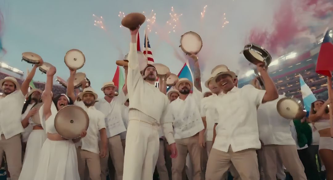 ¿Qué decía el balón de Bad Bunny al final del medio tiempo del Super ...