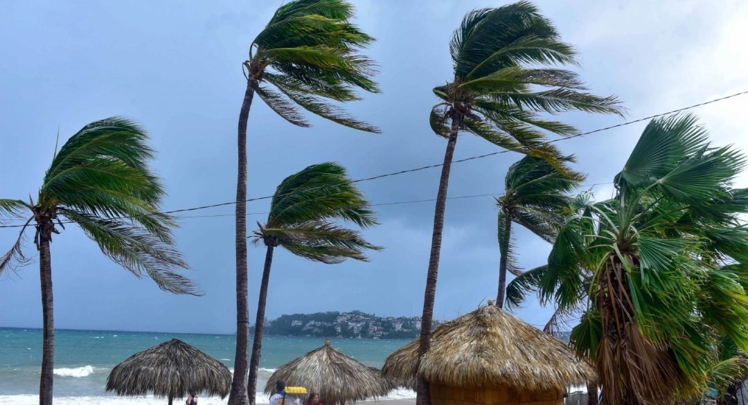 Tormenta Flossie se convertirá en huracán; cierran puerto de Acapulco y ...